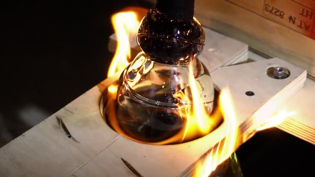 Lampworker Bilder – Durchsuchen 165 Archivfotos, Vektorgrafiken und ...