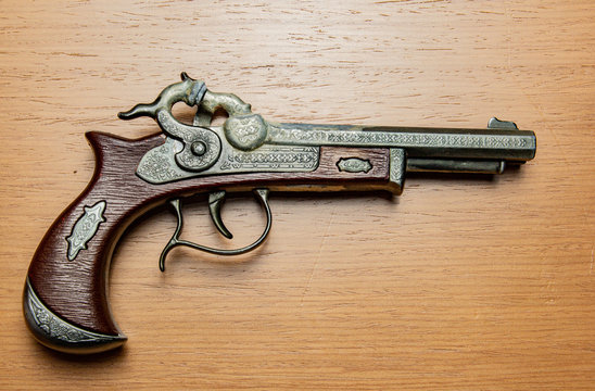 "Antique Gun " Bilder – Durchsuchen 1,695 Archivfotos, Vektorgrafiken ...