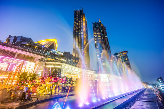 รูปภาพIconsiam – เลือกดูภาพถ่ายสต็อก เวกเตอร์ และวิดีโอ1,096 | Adobe Stock