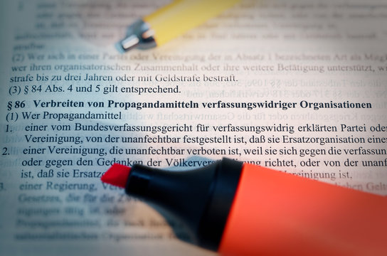 Strafgesetz Bilder – Durchsuchen 432 Archivfotos, Vektorgrafiken und ...