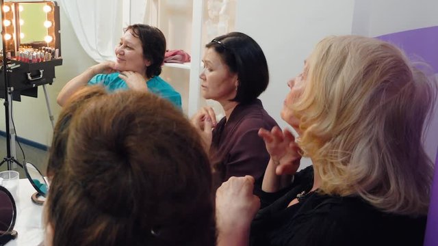 "Face Massage" Immagini - Sfoglia 4,130 foto, vettoriali e video Stock ...