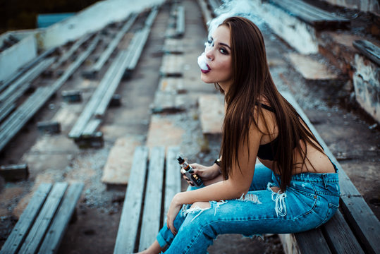 「Cigar.lingerie」の画像 - 962 件の Stock 写真、ベクターおよびビデオ | Adobe Stock