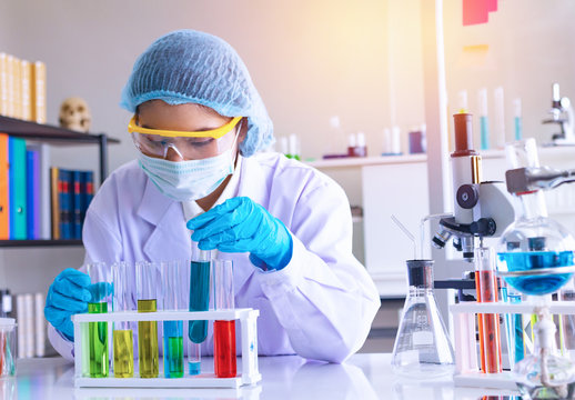 Chemist Images – Browse 345,604 Stock Photos, Vectors, and Video ...