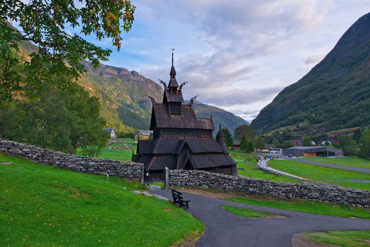 รูปภาพBorgund – เลือกดูภาพถ่ายสต็อก เวกเตอร์ และวิดีโอ1,058 | Adobe Stock