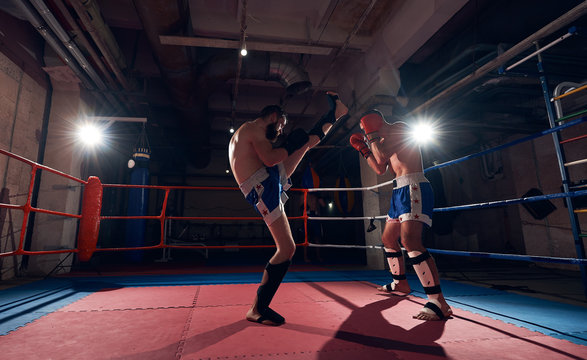 Kickbox Bilder – Durchsuchen 69,557 Archivfotos, Vektorgrafiken und ...