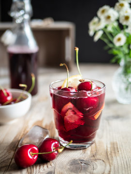 Kirschsaft Bilder – Durchsuchen 931 Archivfotos, Vektorgrafiken und ...