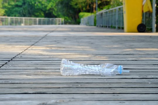 รูปภาพLittering – เลือกดูภาพถ่ายสต็อก เวกเตอร์ และวิดีโอ241,372 | Adobe ...