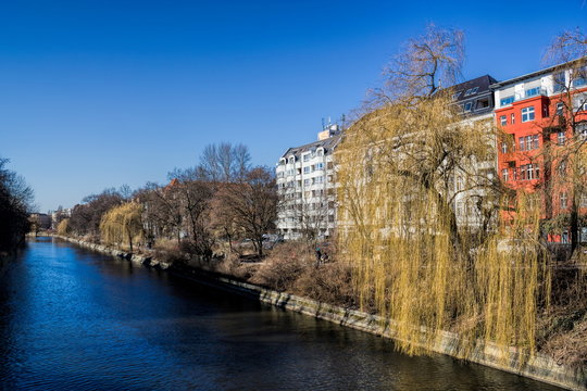 Maybachufer Bilder – Durchsuchen 36 Archivfotos, Vektorgrafiken und ...