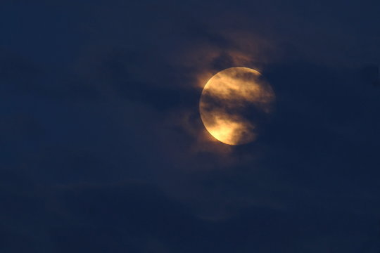 รูปภาพMondbahn – เลือกดูภาพถ่ายสต็อก เวกเตอร์ และวิดีโอ96 | Adobe Stock