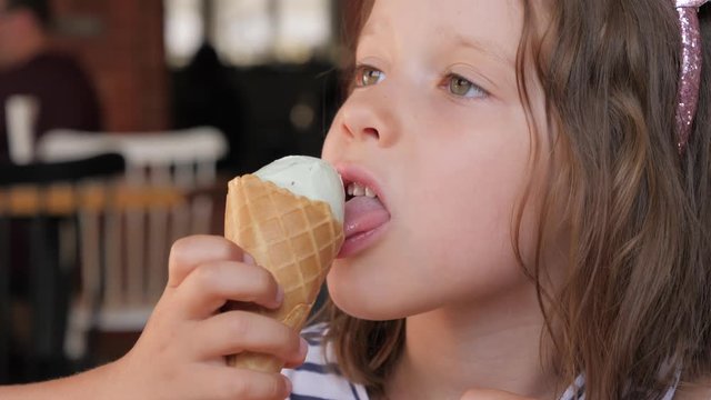 "Kid Ice Cream"-Bilder: Stock-Fotos & -Videos. | Adobe Stock