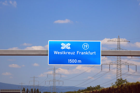 「Autobahnschild」の写真素材 | 2,877件の無料イラスト画像 | Adobe Stock