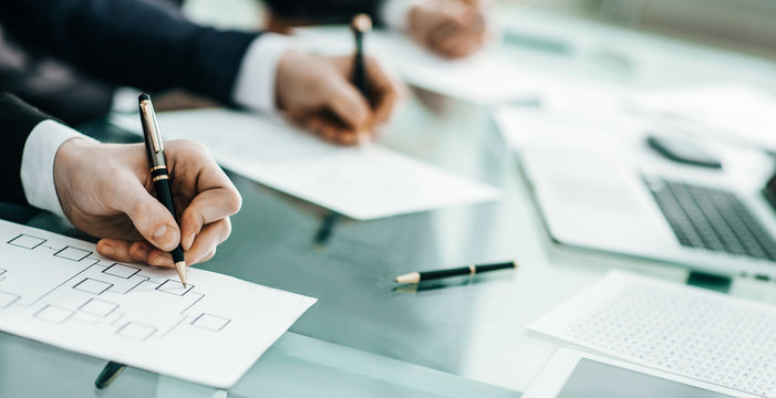 "Examine Documents" Billeder – Gennemse 119 stockfotos, vektorer og ...