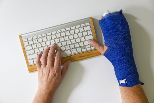 Gipsarm - Images et vidéos libres de droits | Adobe Stock