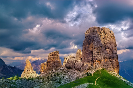 รูปภาพDolomitic – เลือกดูภาพถ่ายสต็อก เวกเตอร์ และวิดีโอ4,931 | Adobe Stock