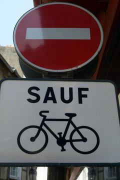 「Sauf」の写真素材 | 899件の無料イラスト画像 | Adobe Stock