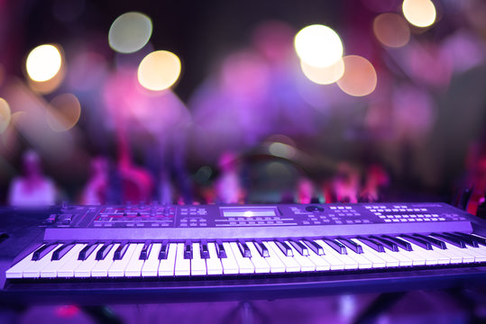 "Keyboard Player" Bilder – Durchsuchen 3,236 Archivfotos ...