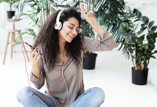 834,245 BEST Chilling IMAGES, STOCK PHOTOS & VECTORS | Adobe Stock