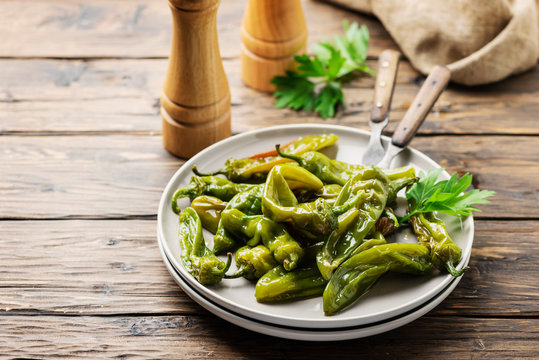 Pepperoncino bilder – Bläddra bland 239 stockfoton, vektorer och videor ...