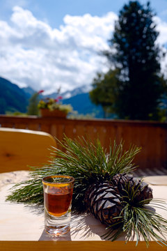 Zirbenschnaps-Bilder: Stock-Fotos & -Videos. | Adobe Stock