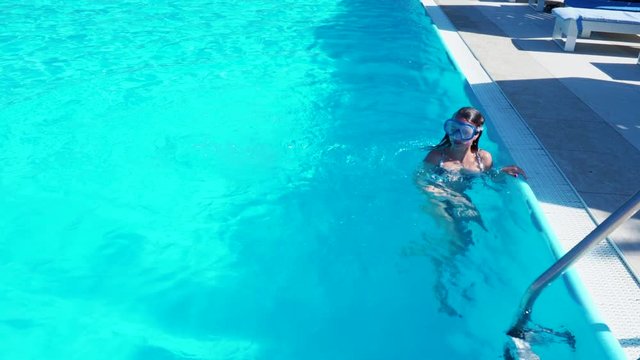 Headfirst bilder – Bläddra bland 2,847 stockfoton, vektorer och videor | Adobe Stock