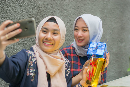 รูปภาพWefie – เลือกดูภาพถ่ายสต็อก เวกเตอร์ และวิดีโอ233 | Adobe Stock