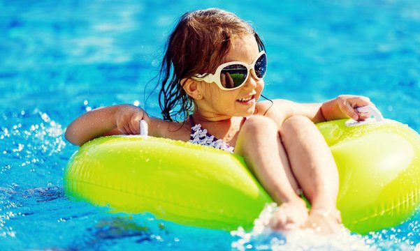 Kindchen Bilder – Durchsuchen 67,518 Archivfotos, Vektorgrafiken und ...