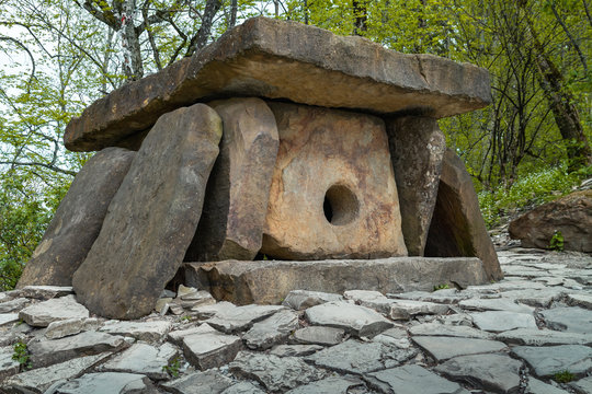 Megalith bilder – Bläddra bland 28,424 stockfoton, vektorer och videor ...