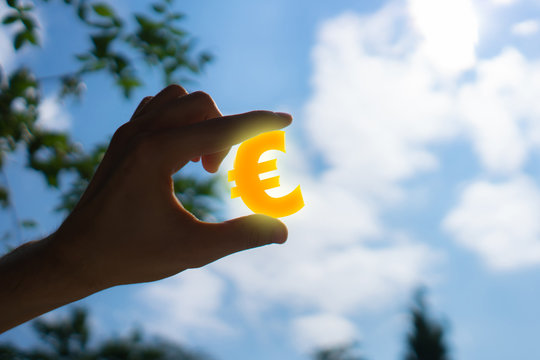 รูปภาพ"Euro Symbol" – เลือกดูภาพถ่ายสต็อก เวกเตอร์ และวิดีโอ29,390 ...