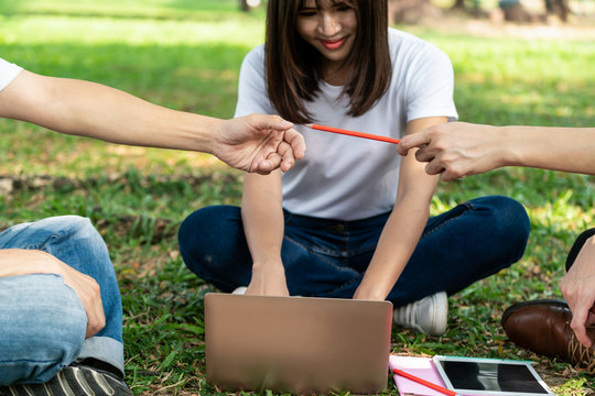 รูปภาพBorrowing – เลือกดูภาพถ่ายสต็อก เวกเตอร์ และวิดีโอ124,944 | Adobe ...