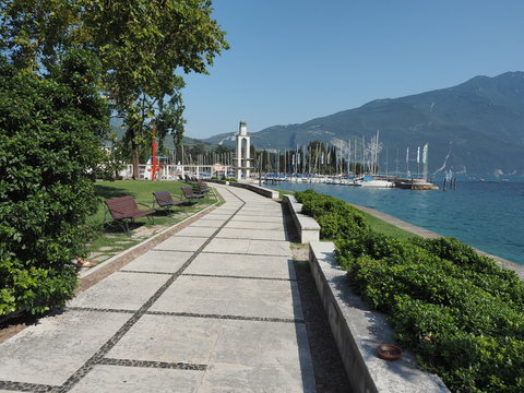 Wassertrum Bilder – Durchsuchen 200 Archivfotos, Vektorgrafiken und ...