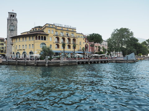 Wassertrum Bilder – Durchsuchen 200 Archivfotos, Vektorgrafiken und ...