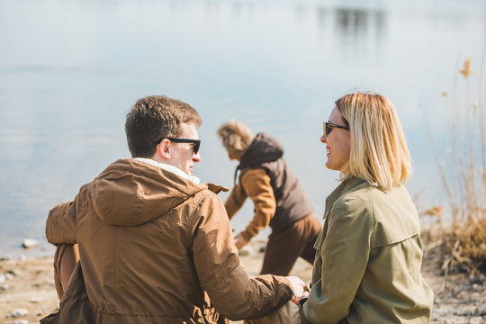 "Throwing Rocks"-Bilder: Stock-Fotos & -Videos. | Adobe Stock