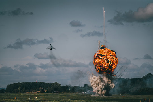 「Napalm」の画像 - 1,120 件の Stock 写真、ベクターおよびビデオ | Adobe Stock