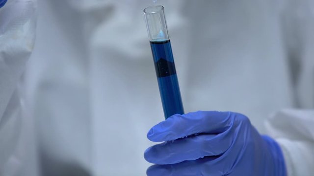 Biohazardous bilder – Bläddra bland 483 stockfoton, vektorer och videor ...