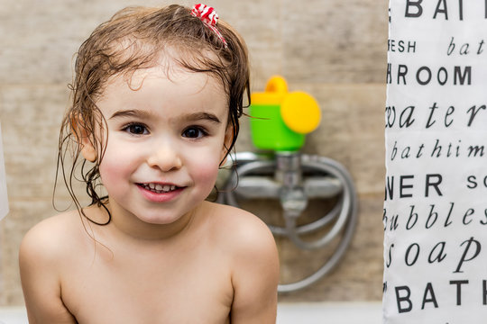 5,634 BEST Bath Time Girls IMAGES, STOCK PHOTOS & VECTORS | Adobe Stock