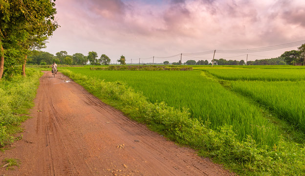 Details 100 village road background - Abzlocal.mx