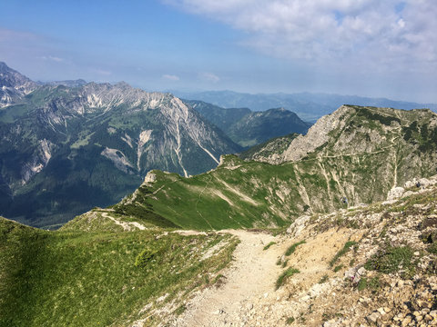 Alpenkamm Bilder – Durchsuchen 3,143 Archivfotos, Vektorgrafiken und ...