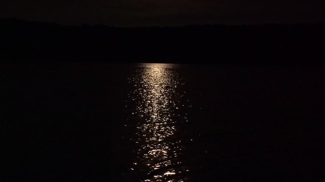 "Moon Rays" 이미지 – 찾아보기 241 스톡 사진, 벡터 및 비디오 | Adobe Stock