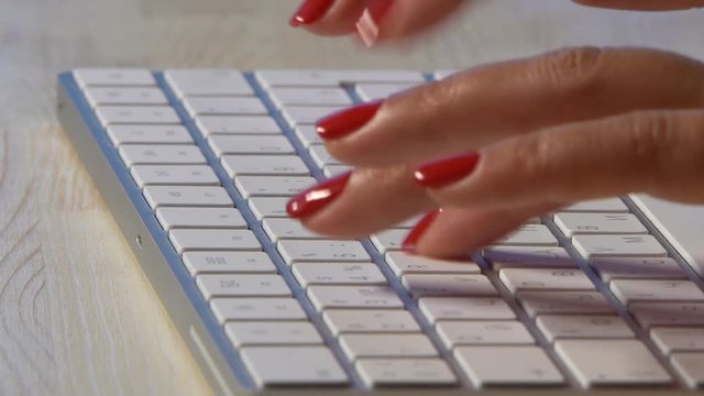 Red Nails"」の写真素材 | 6,770件の無料イラスト画像 | Adobe Stock