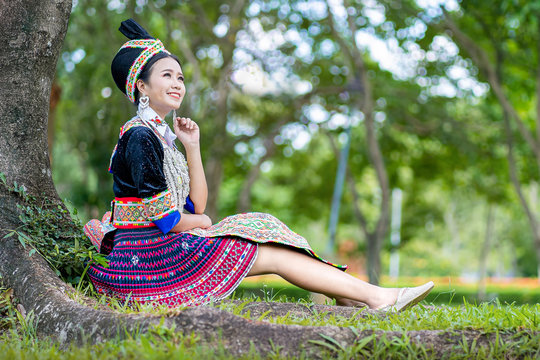 Hmong Girl Bilder – Durchsuchen 2,447 Archivfotos, Vektorgrafiken und ...