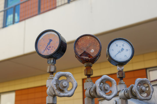 Broken Pressure Gauge Images – Browse 666 Stock Photos, Vectors, and ...