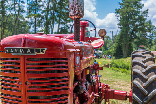 Imágenes de Farmall: descubre bancos de fotos, ilustraciones, vectores ...