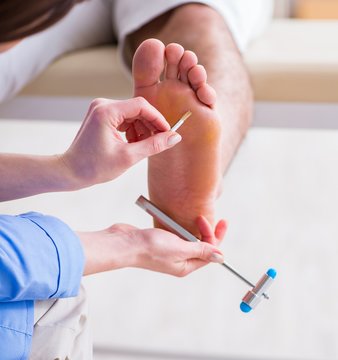 Kniesehnenreflex Bilder – Durchsuchen 624 Archivfotos, Vektorgrafiken ...