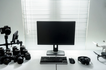 10+ Free white desktop background pictures - Pikwizard