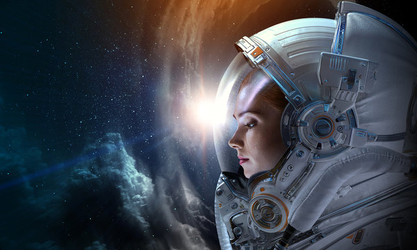 Woman Floating In Space Bilder – Durchsuchen 4,877 Archivfotos ...