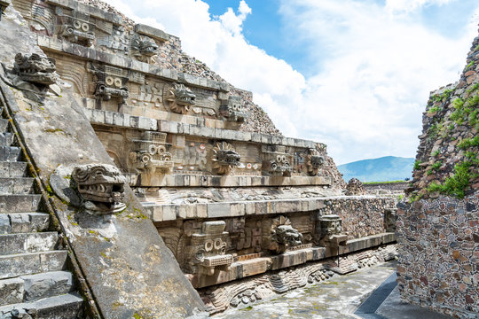 Mexico Pyramids Images – Browse 55,248 Stock Photos, Vectors, and Video ...
