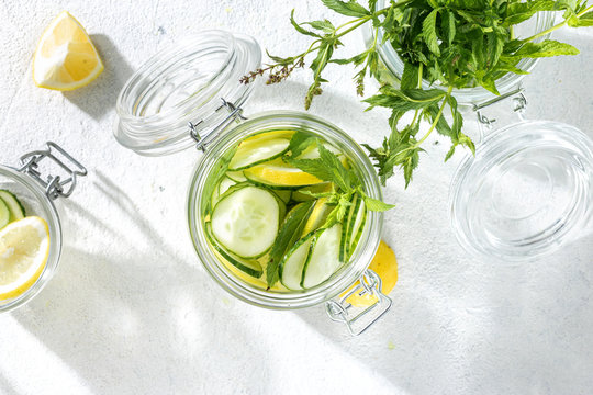 "Detox Water" Bilder – Durchsuchen 1,865 Archivfotos, Vektorgrafiken ...