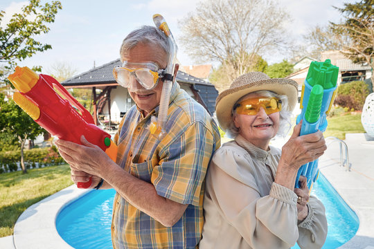 Granny Gun Bilder – Durchsuchen 755 Archivfotos, Vektorgrafiken und ...