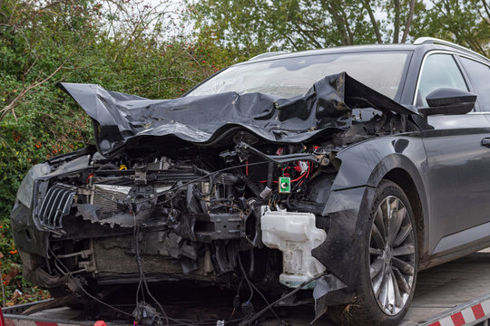 「Unfallauto」の画像 - 310 件の Stock 写真、ベクターおよびビデオ | Adobe Stock