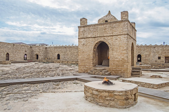 Agyari Bilder – Durchsuchen 1,000 Archivfotos, Vektorgrafiken und ...